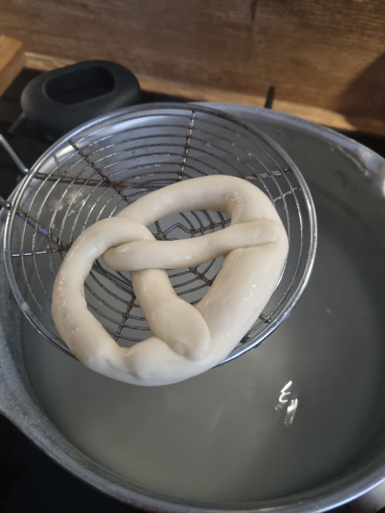 Bretzel au fromage - recette de Christophe Felder