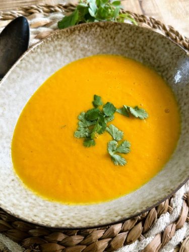 Velouté de carottes au curry et lait de coco